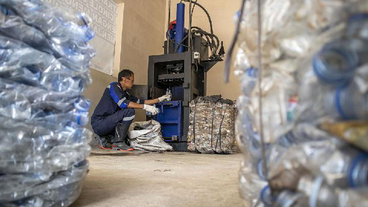 Ilmuwan Kembangkan Metode Daur Ulang Plastik dengan Kelembapan Udara Ilmuwan Kembangkan Metode Daur Ulang Plastik dengan Kelembapan Udara