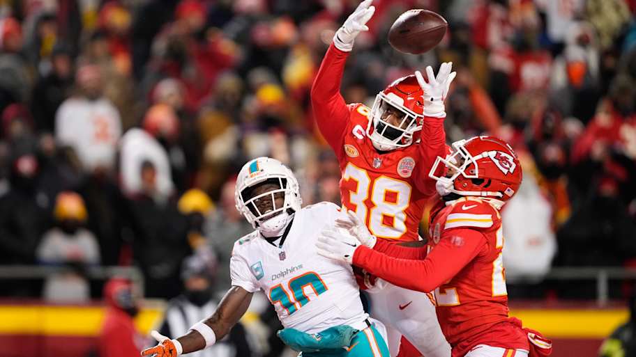While Tyreek Stews, Chiefs Keep Chugging Along Without Him