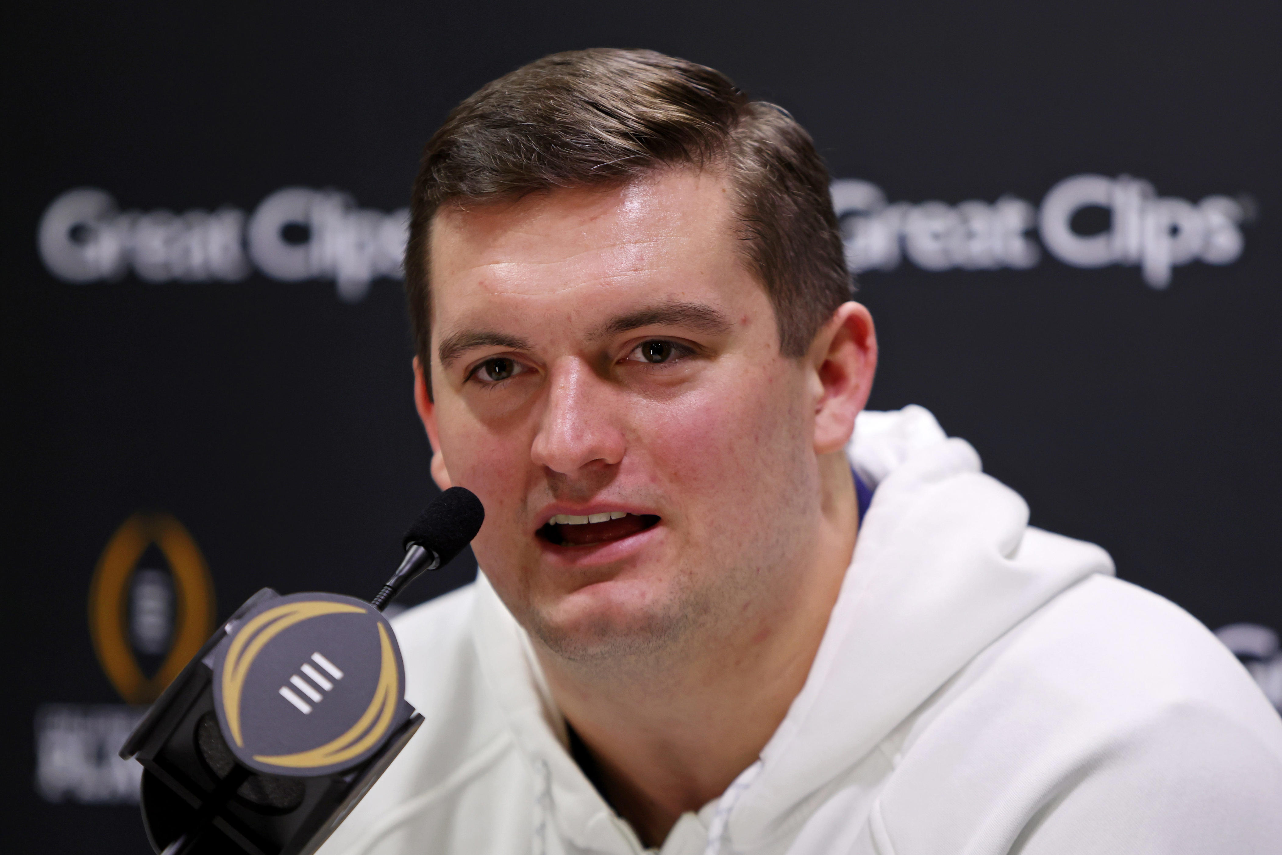 Former Notre Dame center Pat Coogan paves the way for Heisman winner