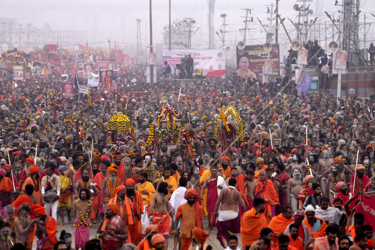 Den indiske Maha Kumbh-festivalen – en fargerik gigamønstring