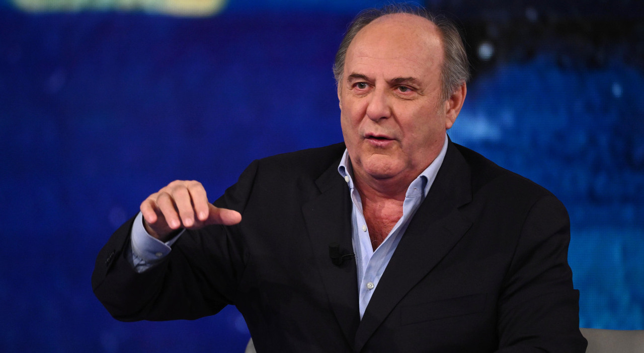 Sanremo 2025, Gerry Scotti sul palco come conduttore con Carlo Conti