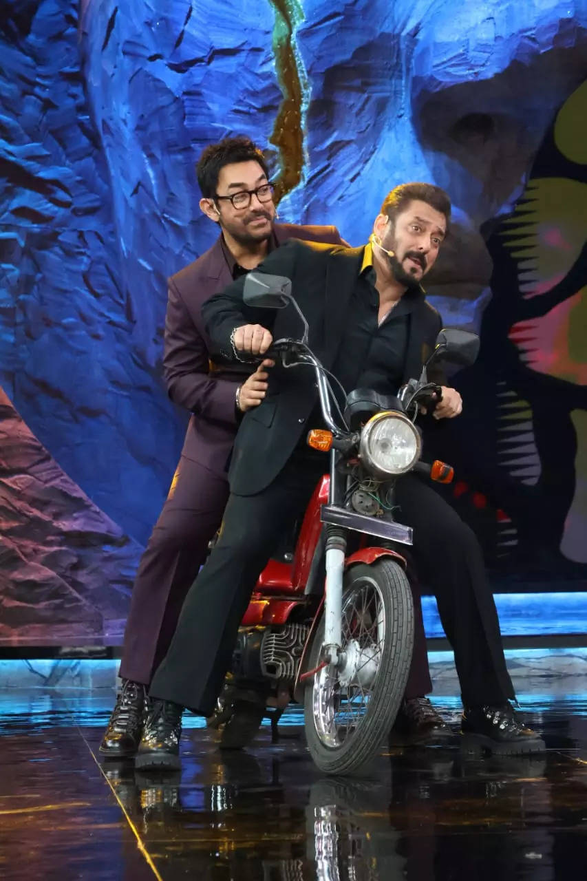 Aamir Khan, Junaid Khan and Khushi Kapoor join Salman Khan on Bigg Boss ...