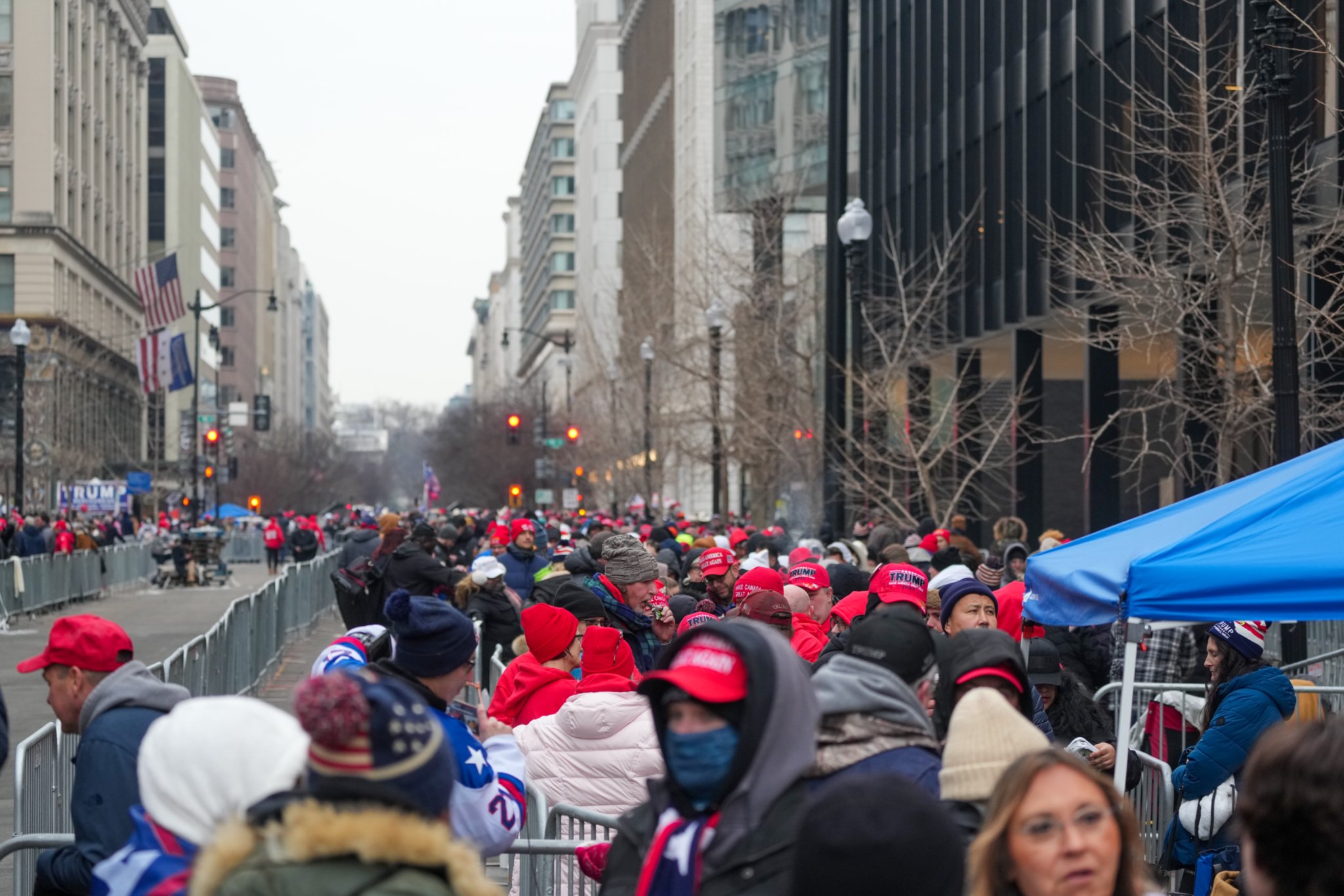 Line of Thousands of Trump Supporters Wraps Around Blocks to Attend ...