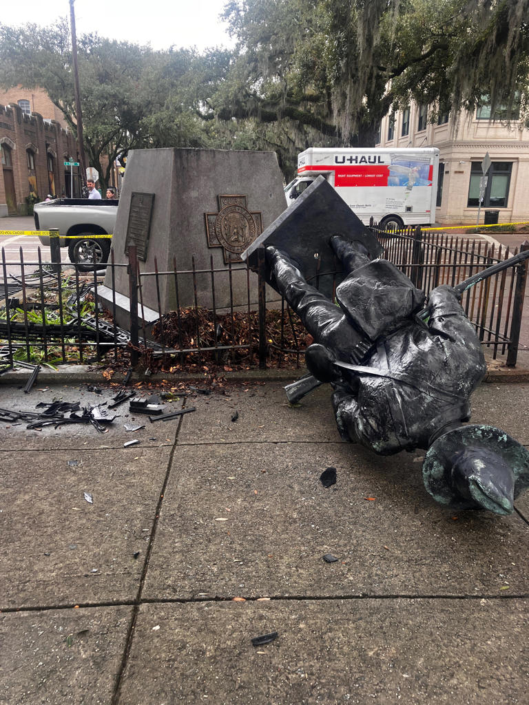 Statue topples in Forsyth Park, man arrested for DUI