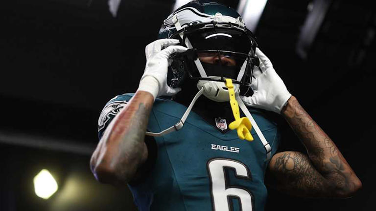 Devonta Smith rocks custom Allen Iverson-inspired Reebok cleats in ...