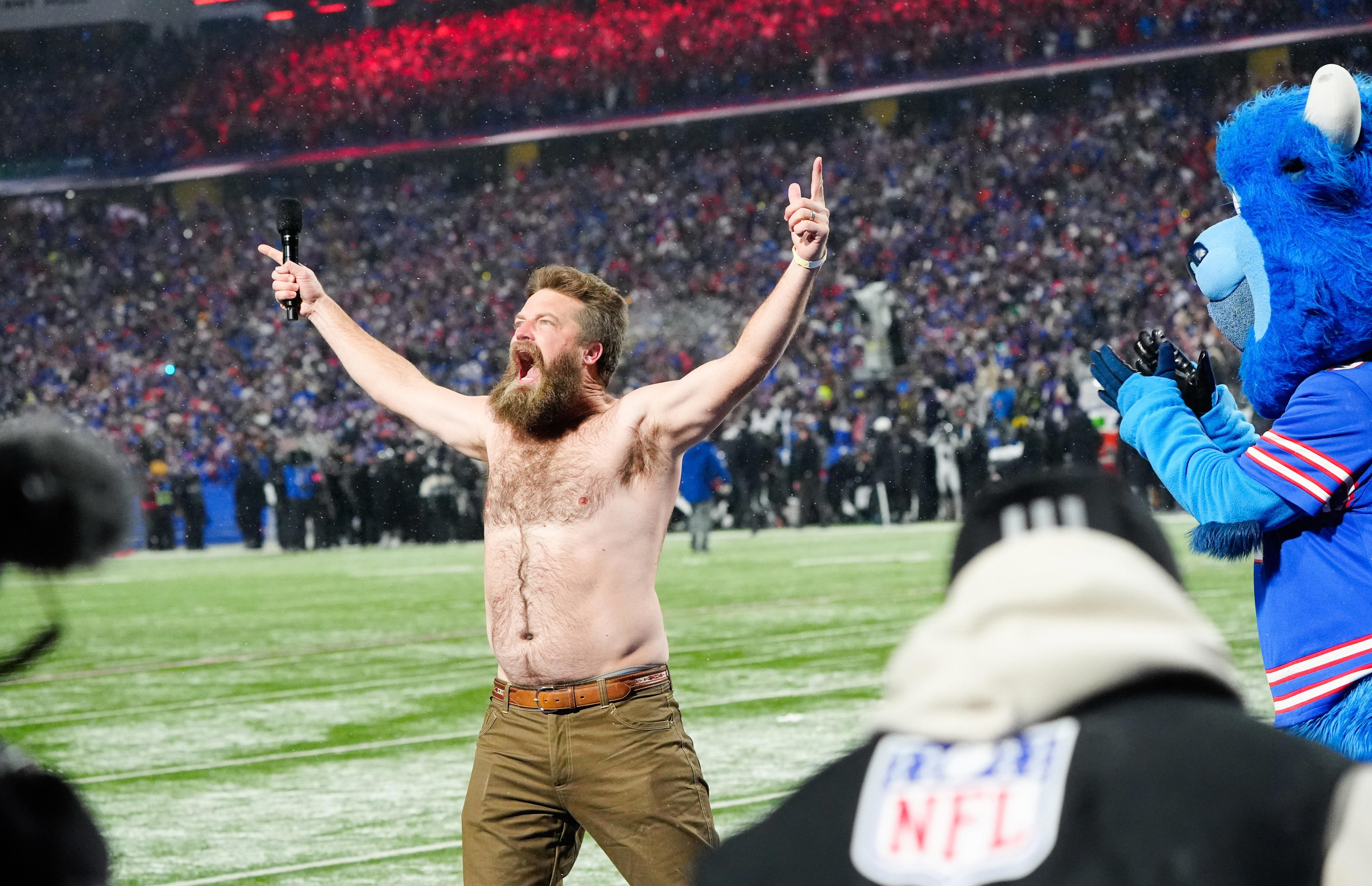 Ryan Fitzpatrick goes shirtless while firing up the crowd at Bills vs ...