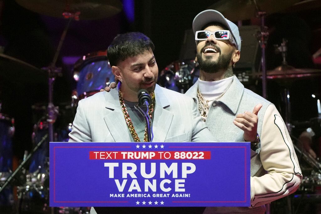 Anuel AA realiza discurso en evento de Trump en Washington previo a su ...