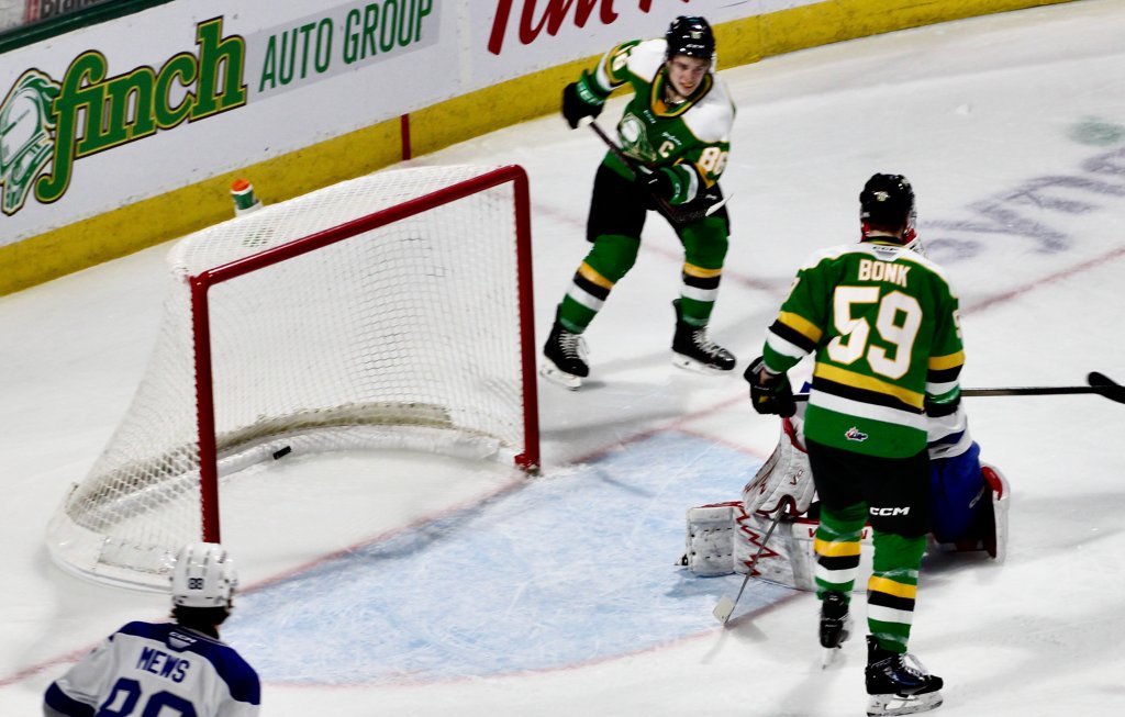 London Knights fend off Wolves for fifth straight win