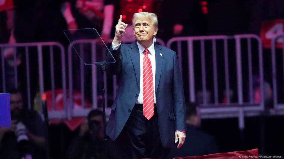 Trump vows to stop 'border invasion' at victory rally