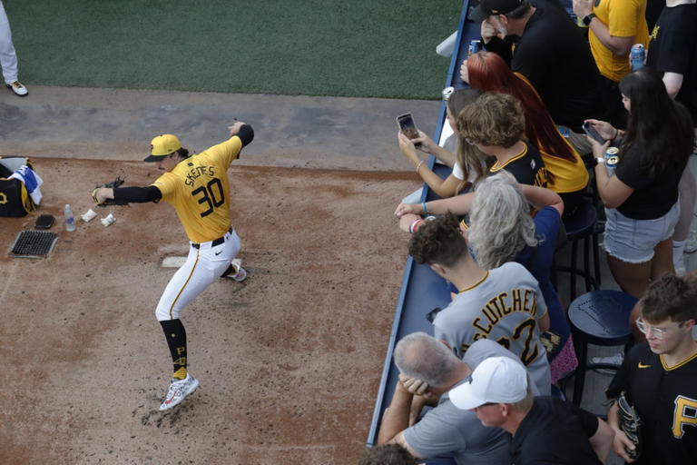 Frustrated Pirates fans: 'Sell the team'