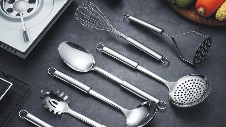 It's Time To Ditch These Plastic Kitchen Items For Safer Alternatives