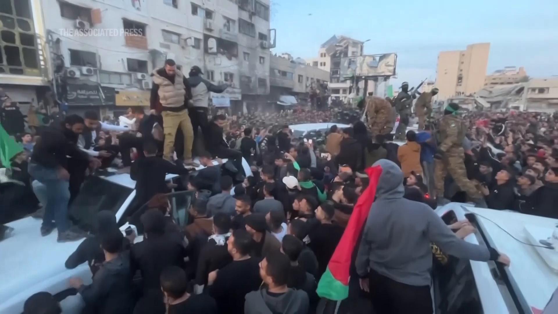 Chaotic scenes in Gaza during transfer of three hostages to the Red Cross