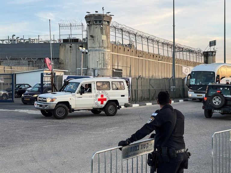 90 Palestinian prisoners released from Israel
