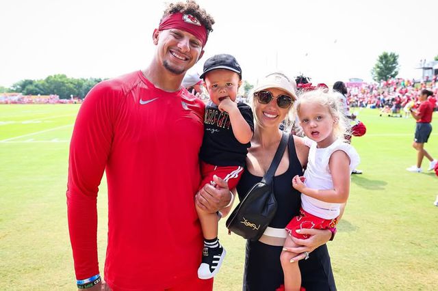 Patrick and Brittany Mahomes’ Daughter Beams After Big Catch: See the ...