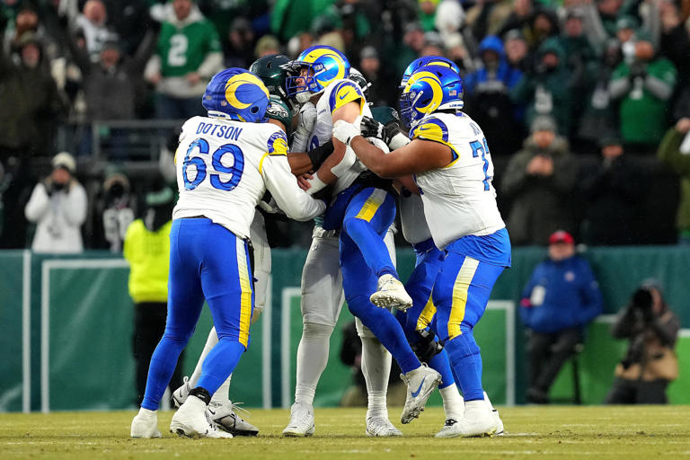 Eagles 28, Rams 22: Jalen Hurts injured, but Saquon Barkley, defense come to rescue