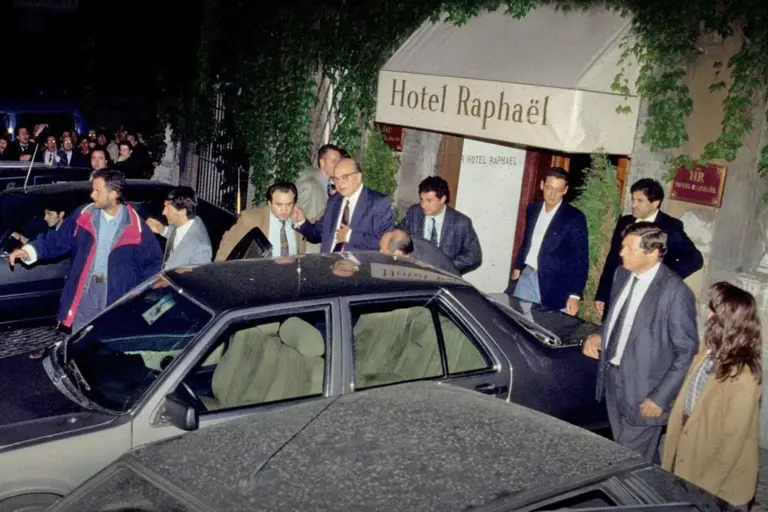 Craxi e il giorno delle monetine, quando fuori dal Raphael disse: “Io ...