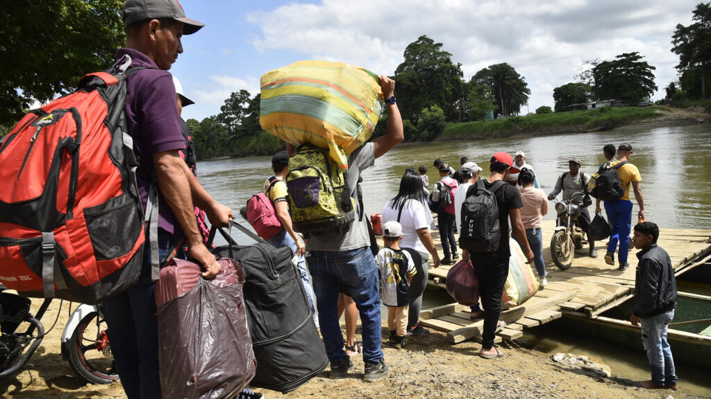 80 killed, thousands displaced in Colombian guerrilla violence