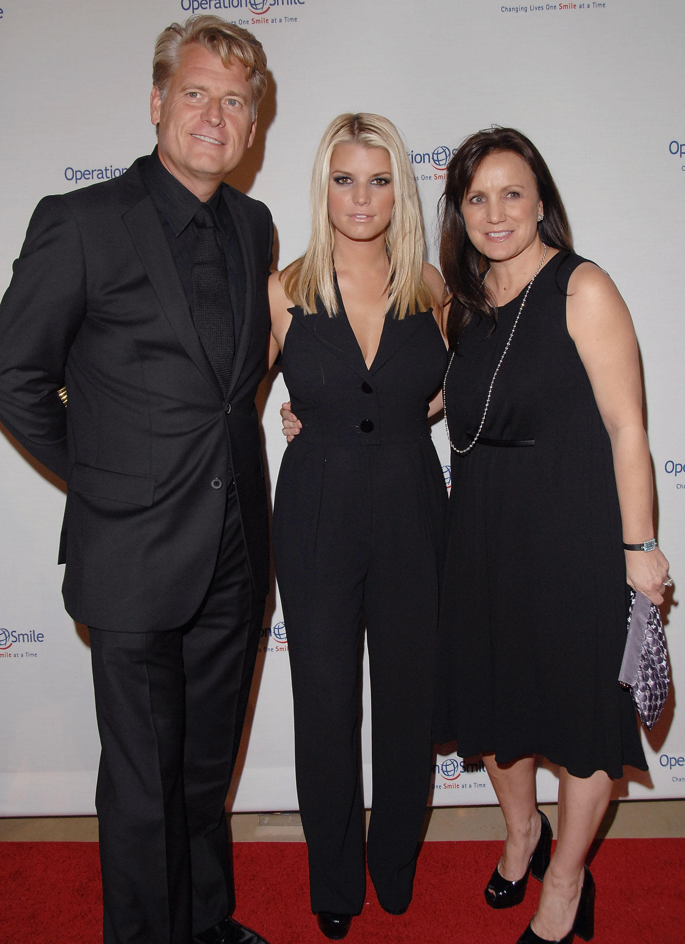 Jessica Simpson confuses fans with birthday tribute to mom Tina: ‘Who ...