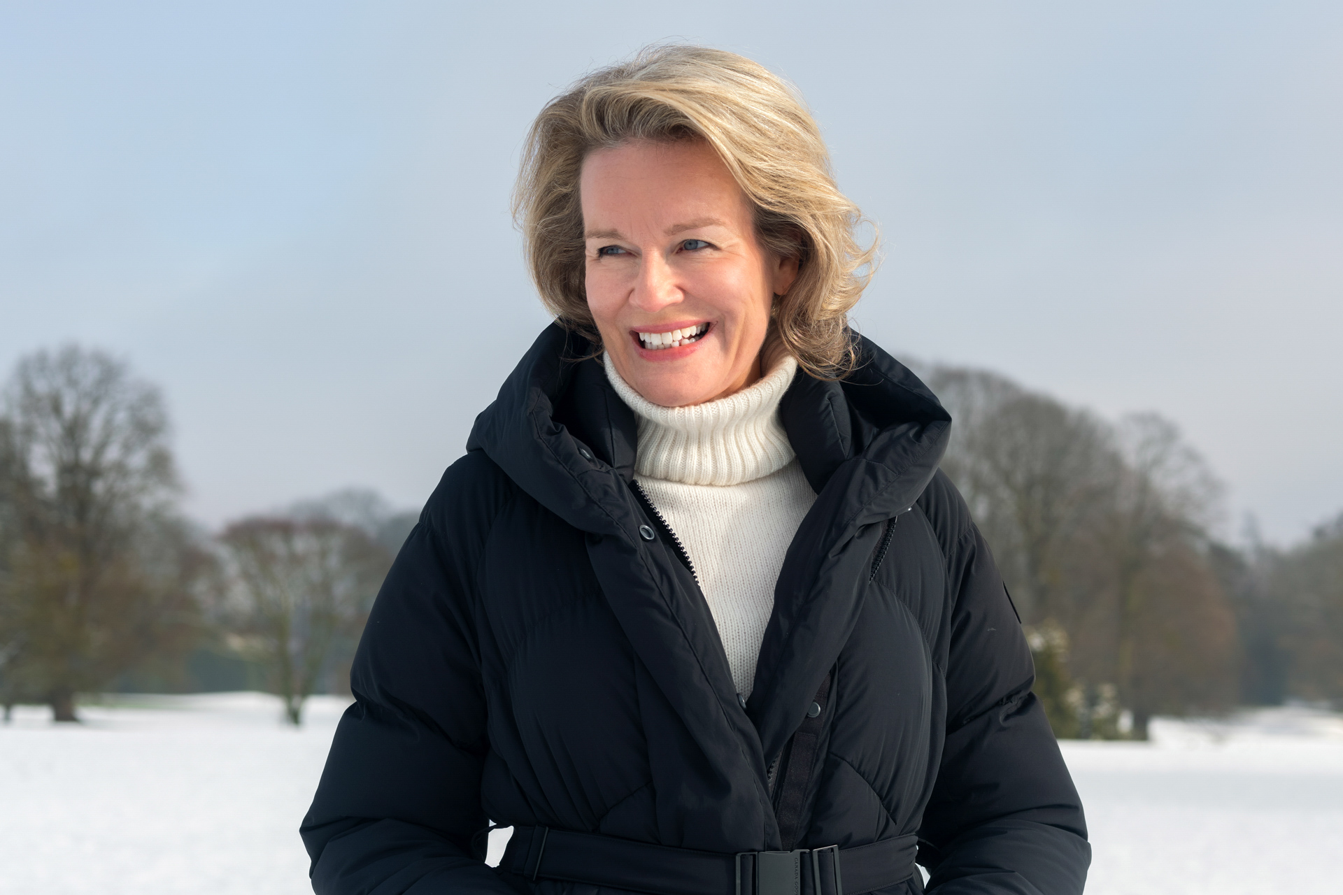 Pourquoi la reine Mathilde a-t-elle marché pieds nus