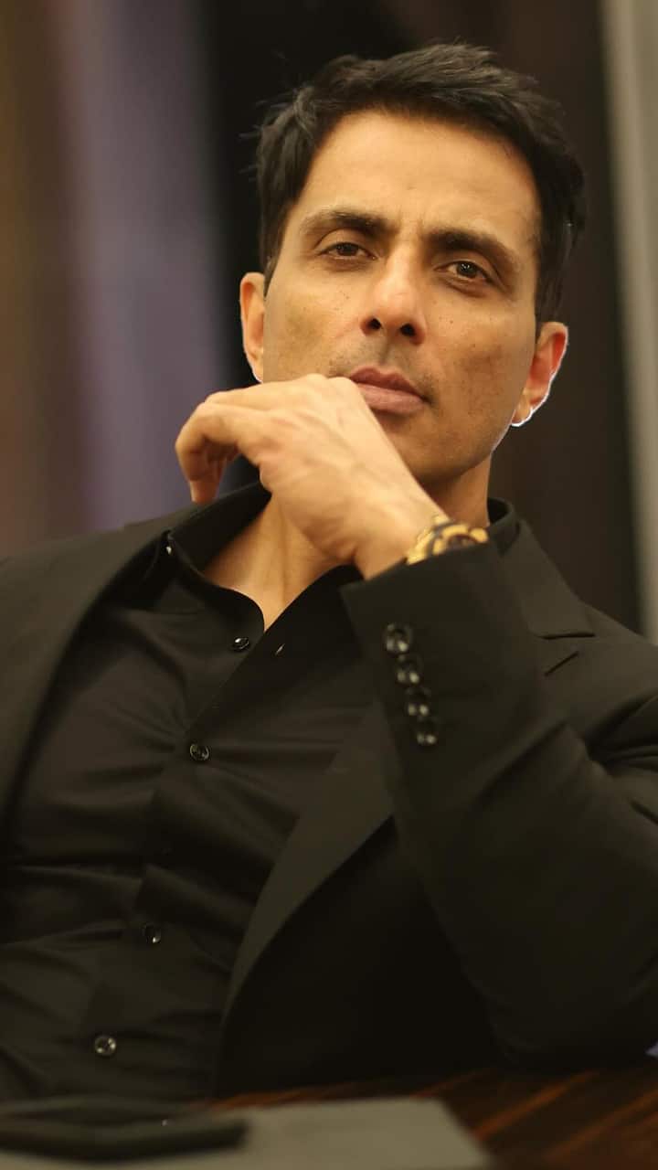 Bhopal Artist Raj Saini creates blood portrait of Sonu Sood to ...