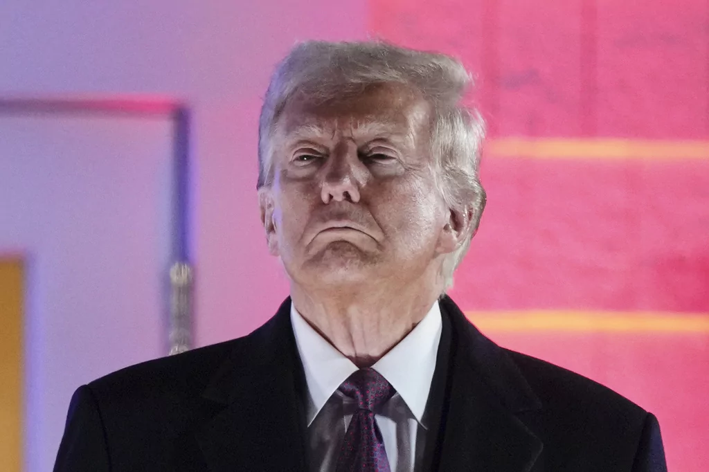 Trump reported to suspend 51 ex-intel officials’ security clearances on ...