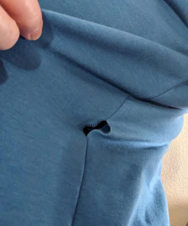 Shopper calls out clothing brand after closely inspecting underarms of ...