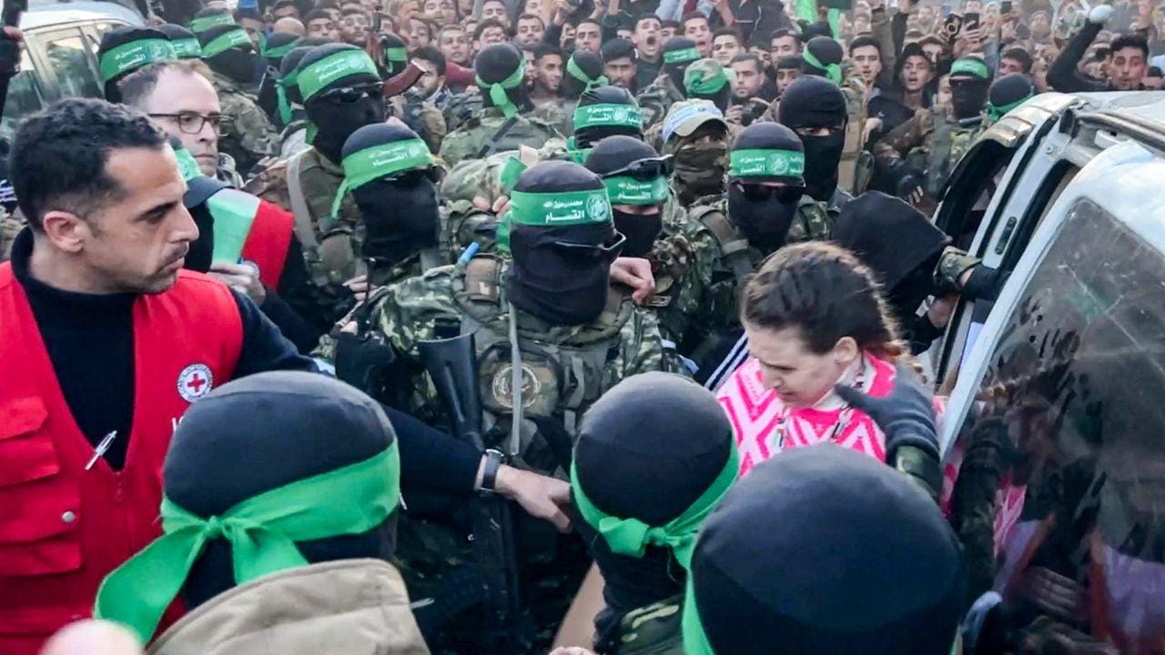 Os primeiros reféns israelitas estão livres, mas o Hamas acaba de ...