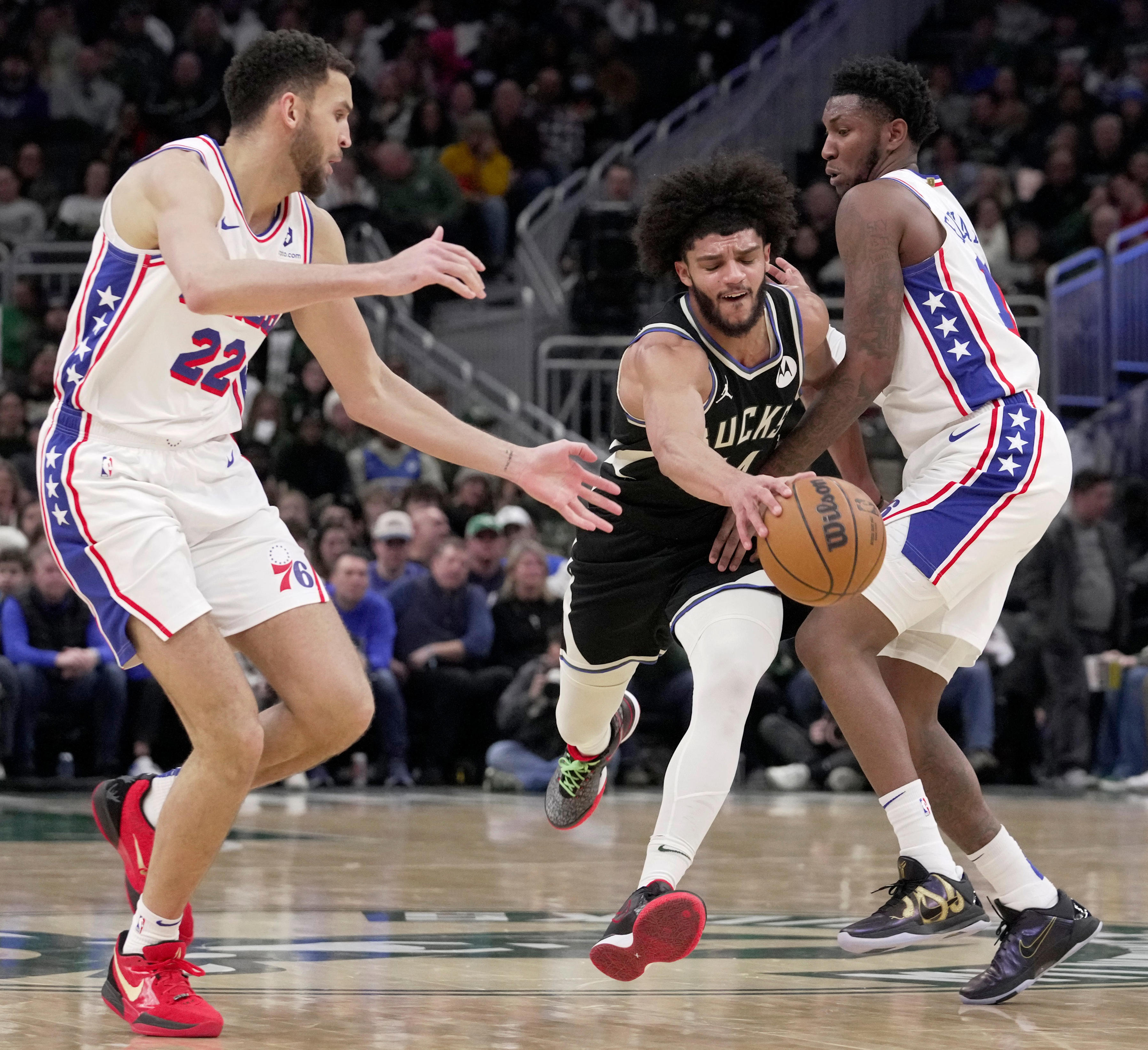 Milwaukee Bucks sign big man Pete Nance on two-way contract