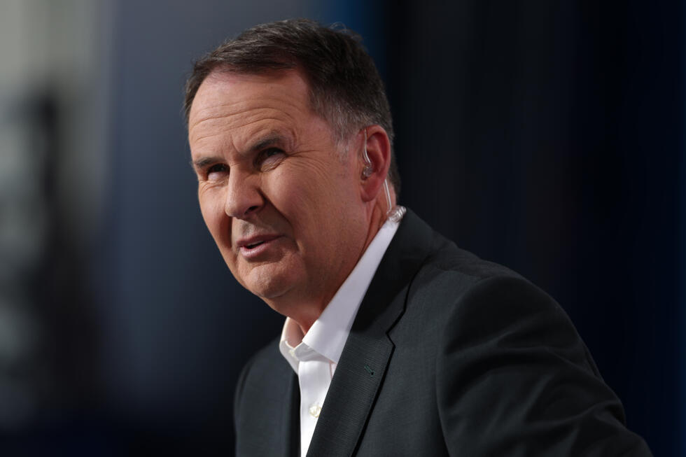 Elon Musk joins wave of social media support for Novak Djokovic