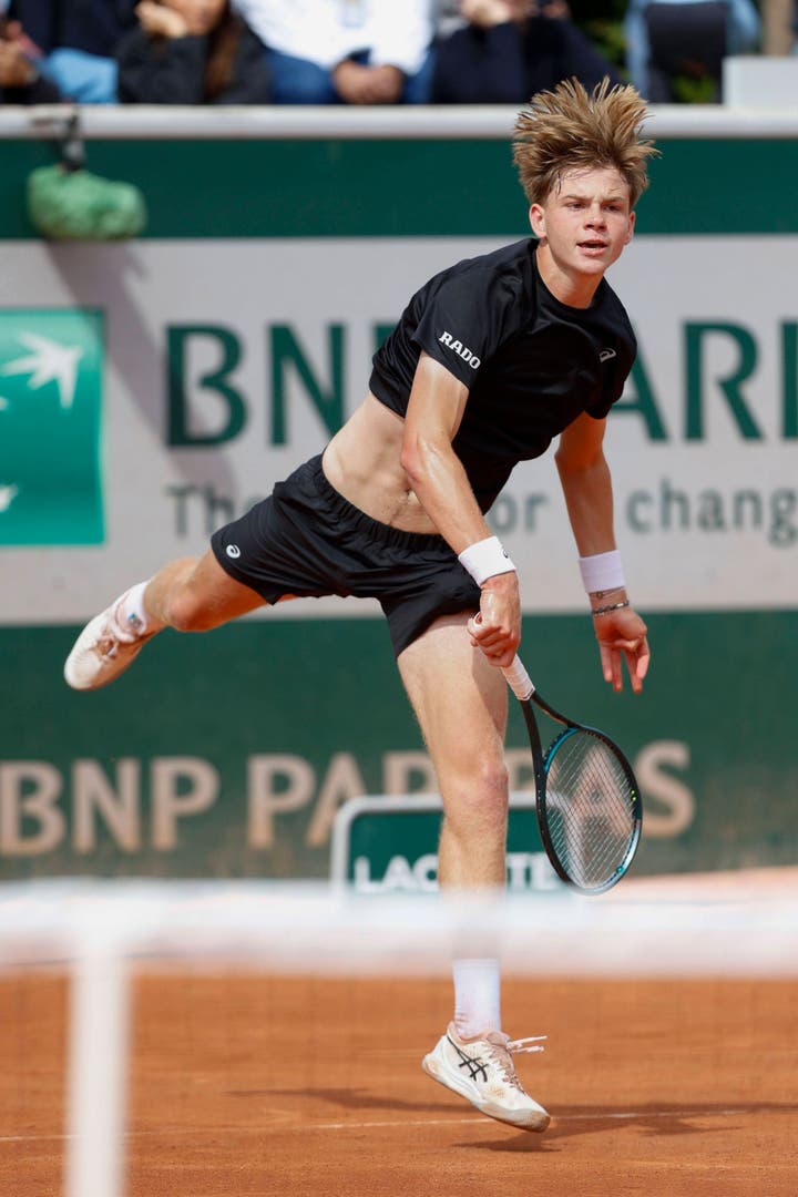 Ein Basler Tennistalent wandelt auf Federers Spuren