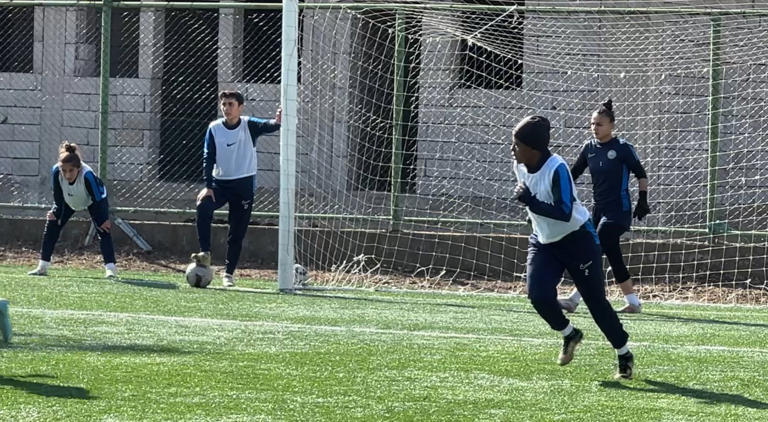 Afrikalı kadın sporcular Yüksekova’da mutlu