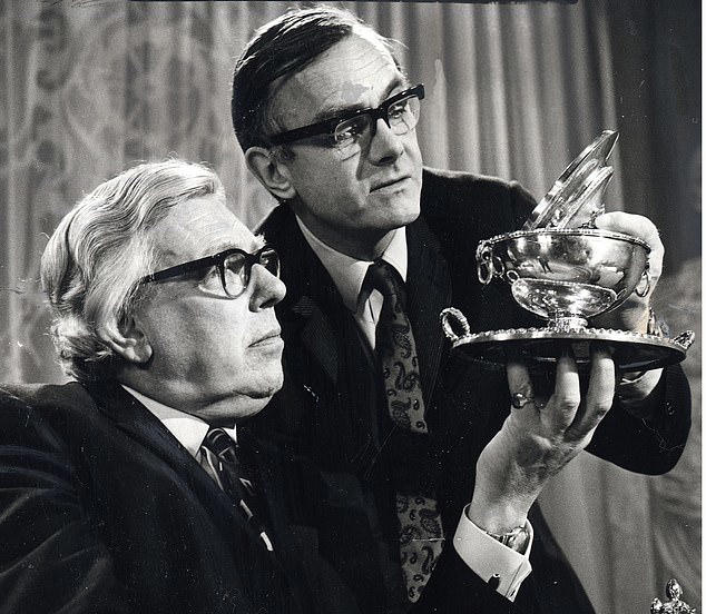 How £800 Chinese vase dismissed by a BBC antiques expert sold for £53M