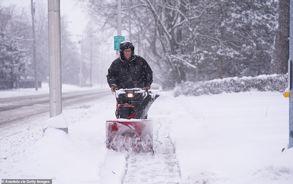 NJ declares state of emergency as East Coast set for snow warning