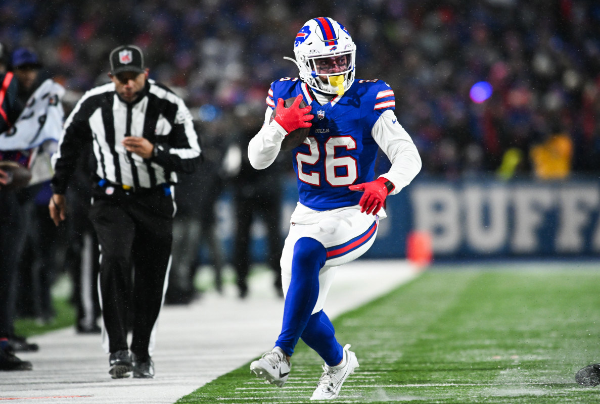 Bills RB Gets Two-Word Message From Thurman Thomas After Respectful Gesture Bills RB Gets Two-Word Message From Thurman Thomas After Respectful Gesture