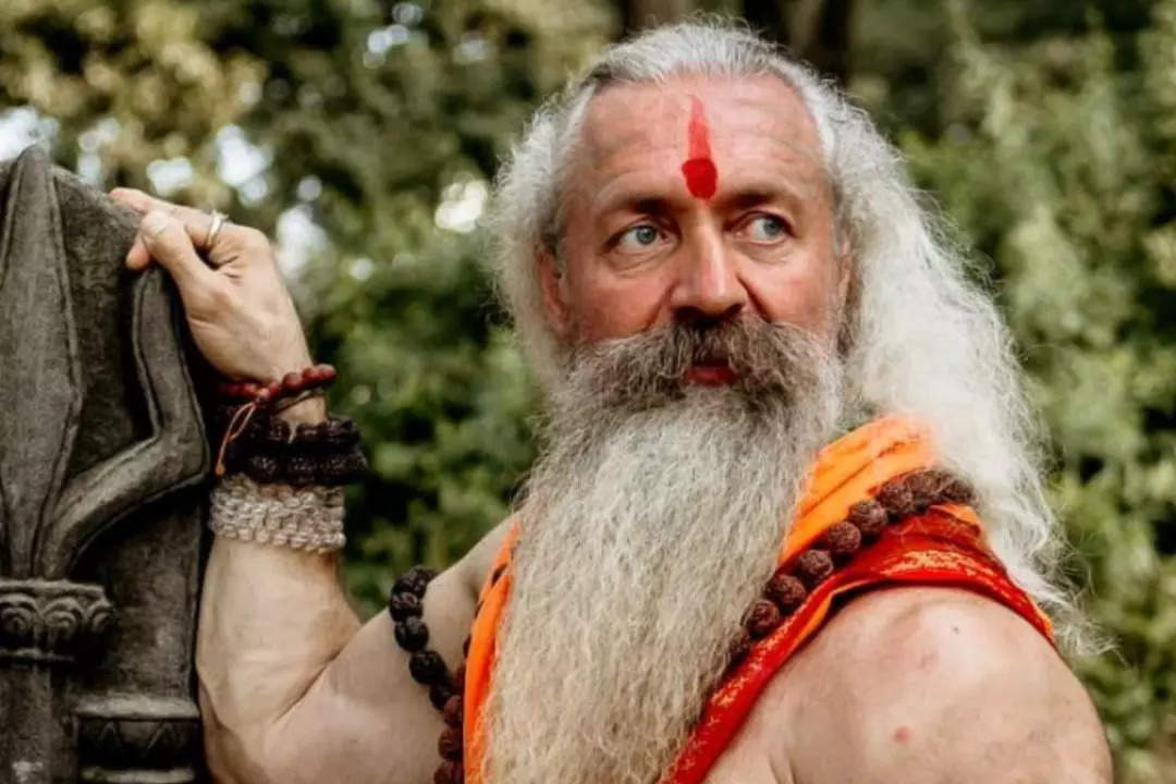 'Muscular Baba' becomes the new viral sensation, people call him Vishnu ...