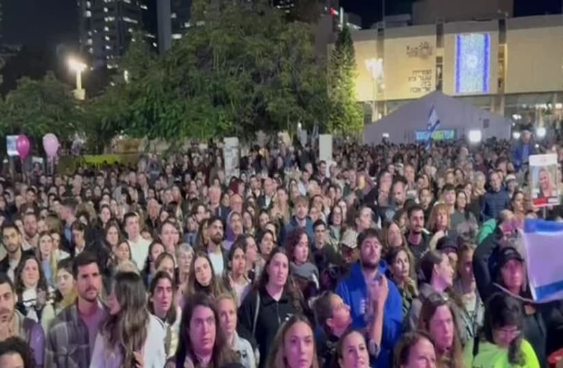 MIRA: Los israelíes dan la bienvenida a casa a Emily Damari, Romi Gonen ...