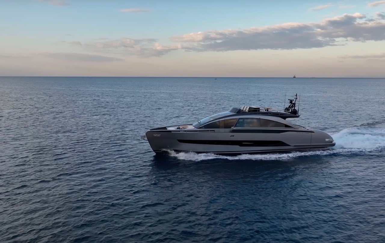 Pershing GTX 80: la prova del performance yacht da Genova [VIDEO]