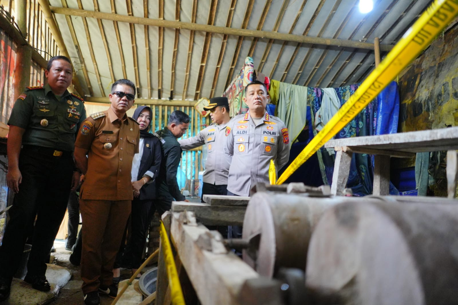 Polisi Tangkap 7 Penambang Emas Ilegal di Bandung, Kerugian Negara ... Polisi Tangkap 7 Penambang Emas Ilegal di Bandung, Kerugian Negara ...
