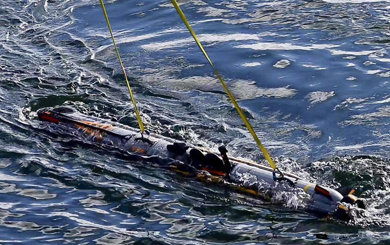 Royal Navy: UK, US and Australia engineers test underwater vehicles ...