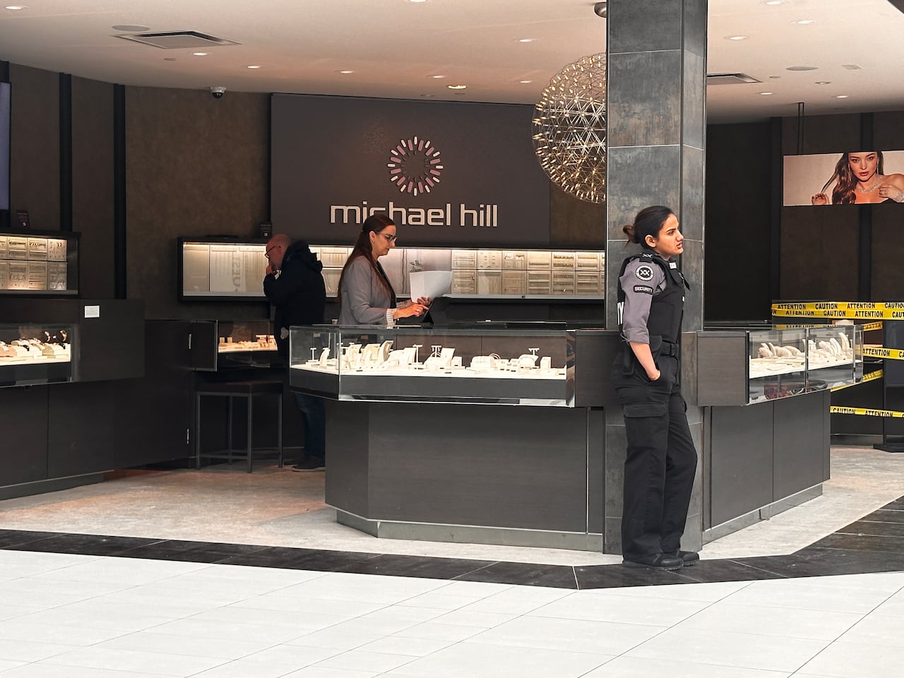 Smash-and-grab jewelry store heists are a thing — the industry's ...