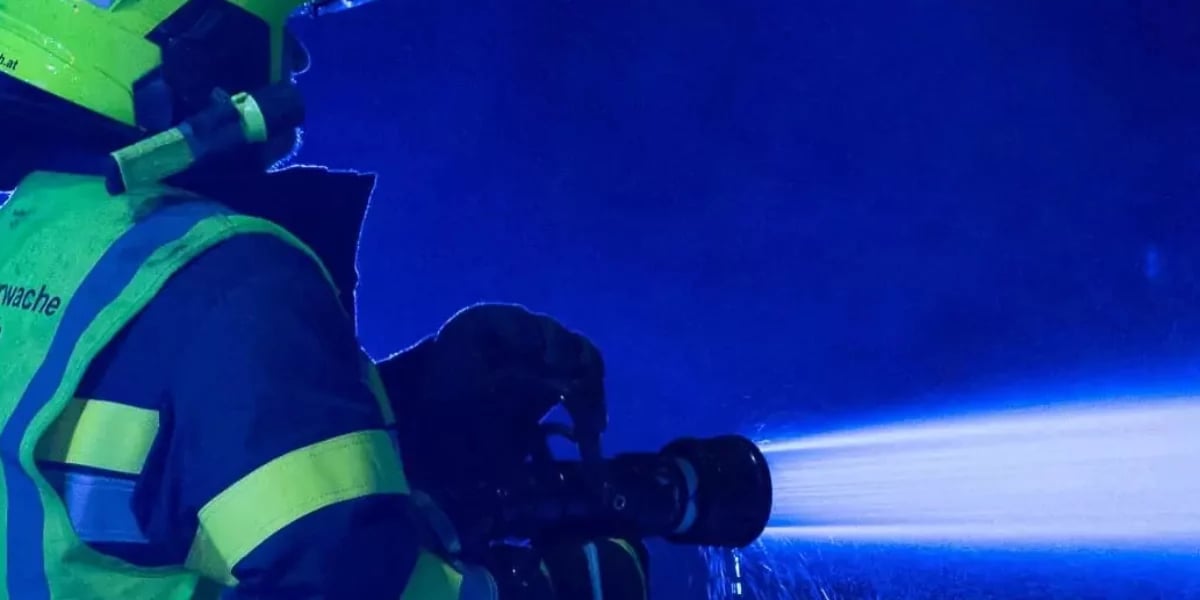 Sohn (65) rettet Mutter (92) aus brennendem Haus