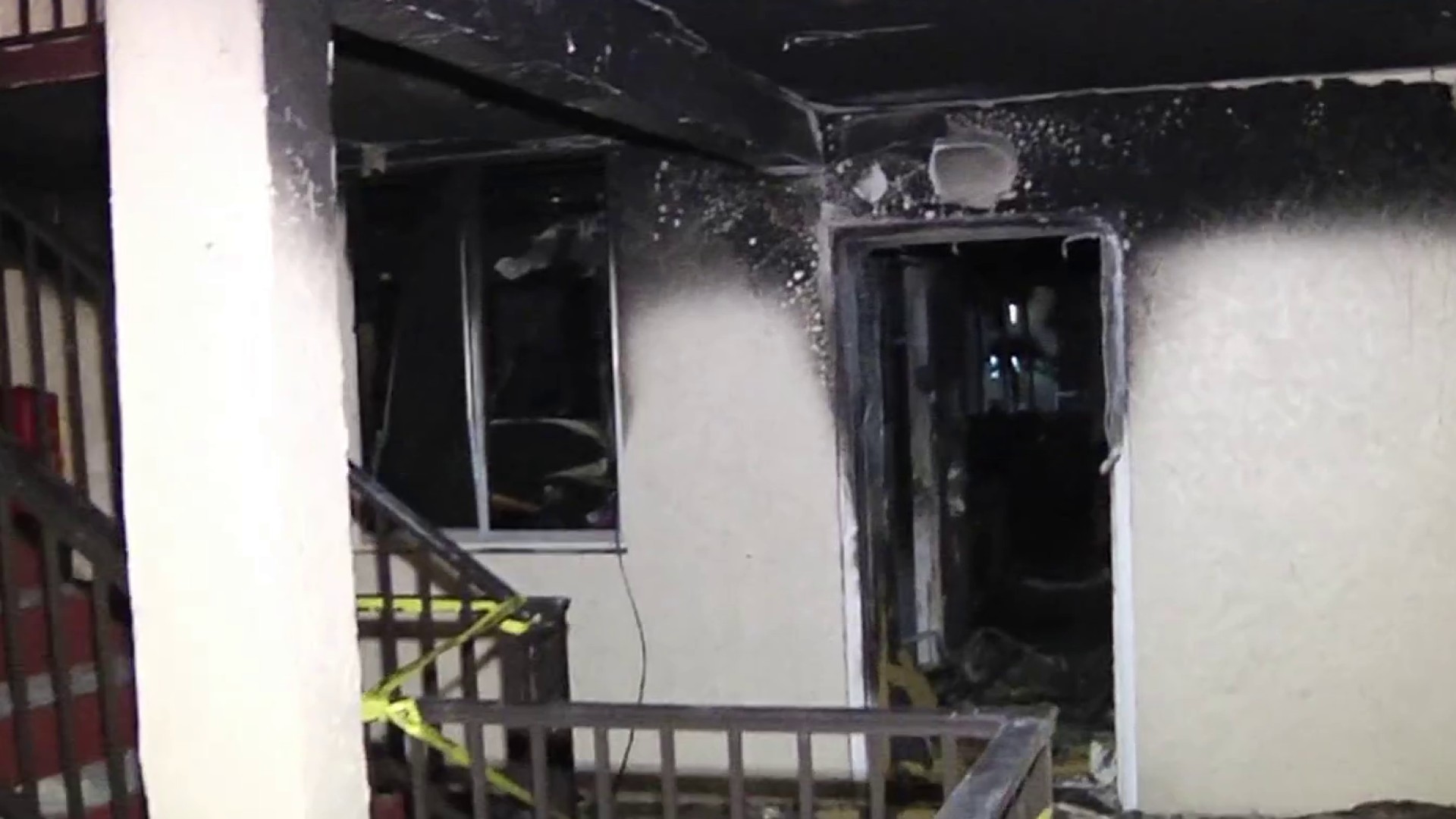 Flames consume, destroy apartment in Lauderdale Lakes