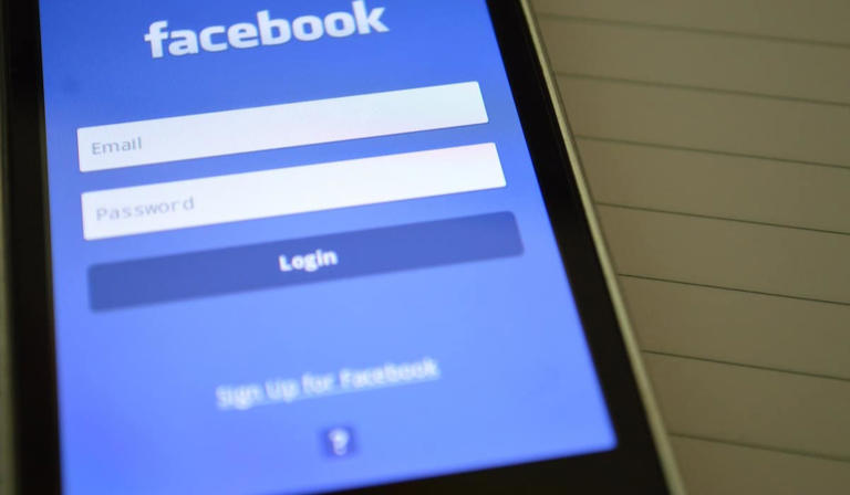 Cómo ver y gestionar los dispositivos con sesión iniciada en Facebook