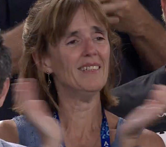 Heartwarming moment Alex de Minaur's mum breaks down in tears and hugs ... Heartwarming moment Alex de Minaur's mum breaks down in tears and hugs ...