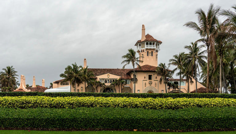 Watching Trump motorcade by Mar-a-Lago, Florida, and Air Force One ...