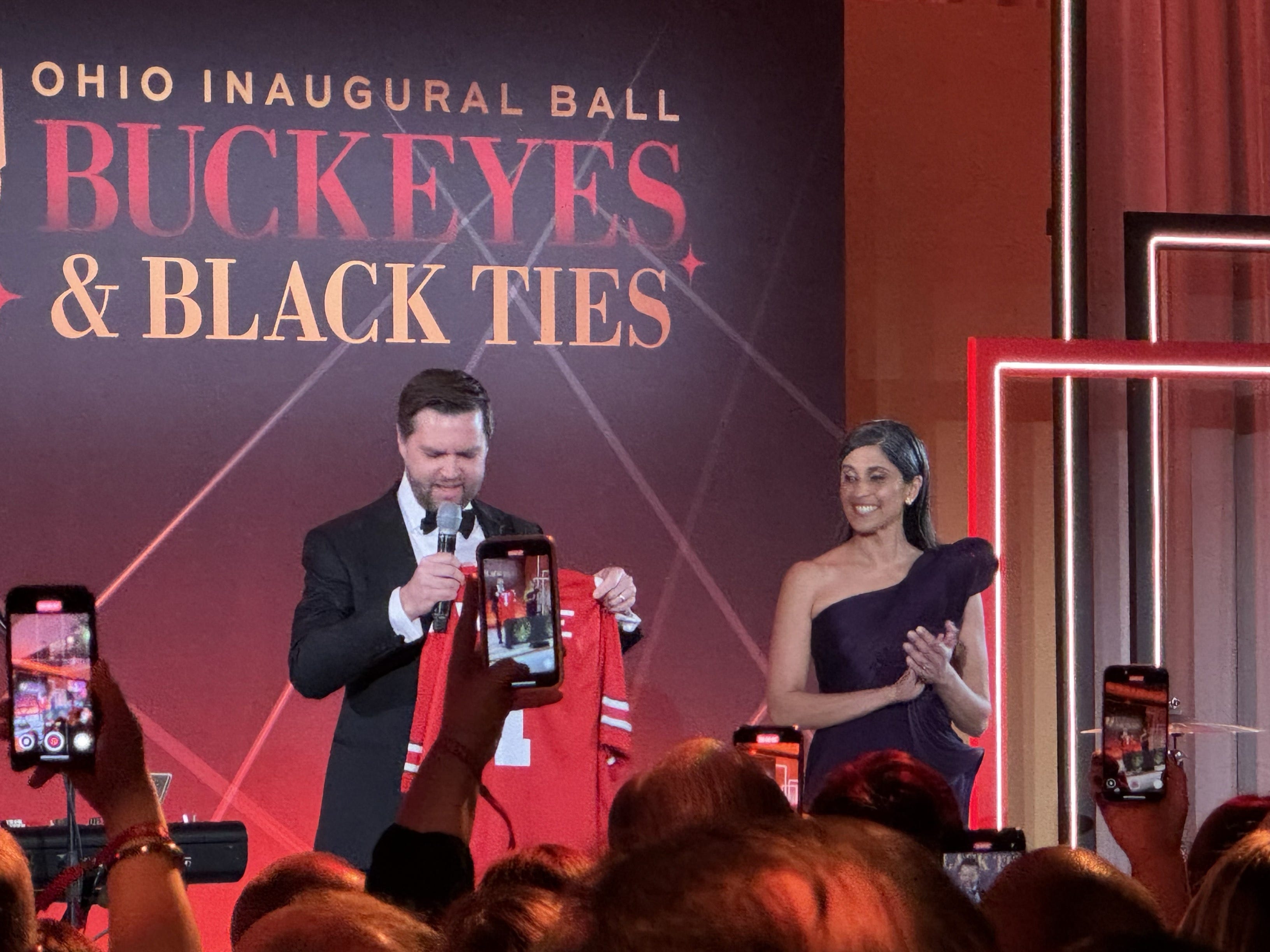 JD Vance shouts out Ohio State, disses Michigan during Ohio inaugural ball