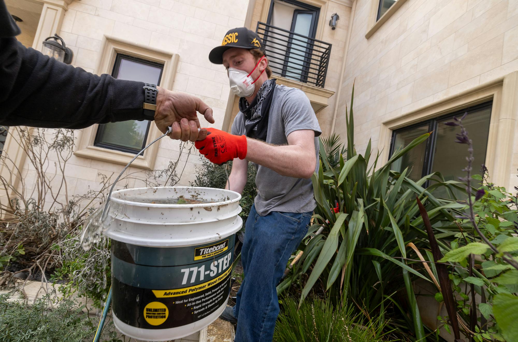 Neighbors and strangers pulled together to help LA fire survivors – 60 ...