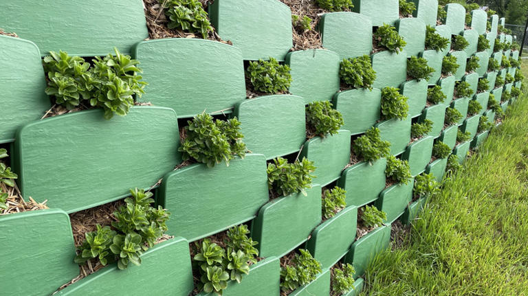 7 Ideas To Turn Your Retaining Wall Into A Fabulous, Functional ...