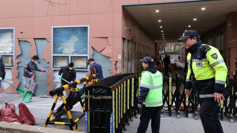 What Does The Lock Icon On Netflix Mean (And Can You Remove It?)