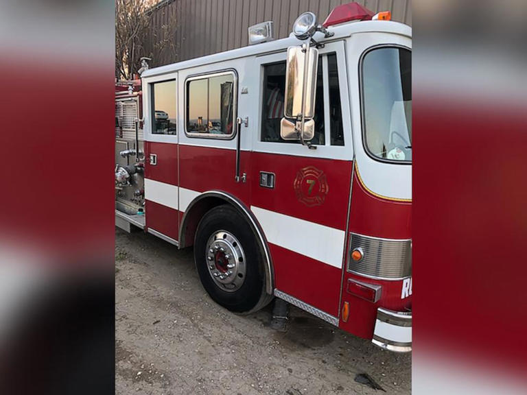 Fake firefighters arrested while driving fire truck: Police